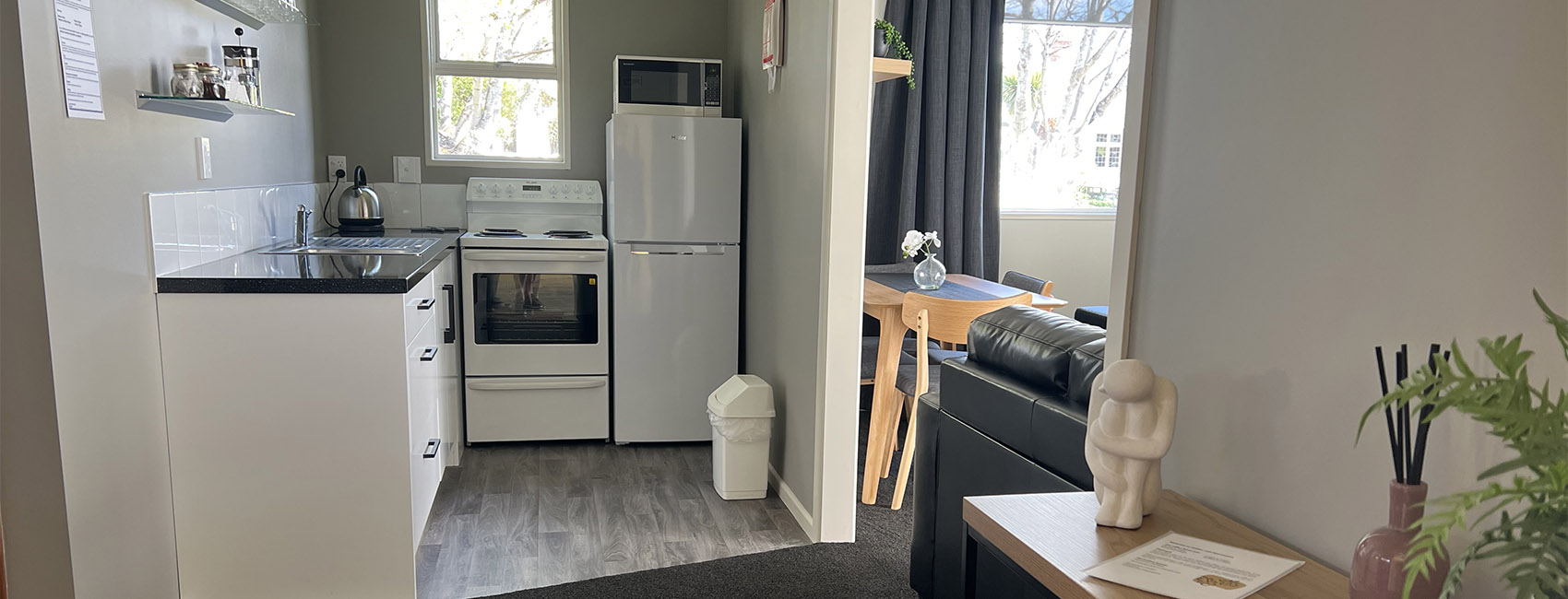 Unit 1 Two-Bedroom Sleeps 6 - Golden Leaf Apartments